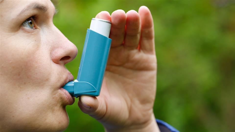 What is the Correct Way to Use an Inhaler? - Doc Health Tips - Get ...